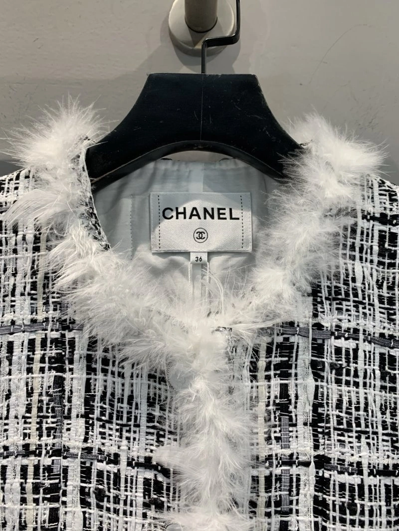 Bargain Chanel Outwear