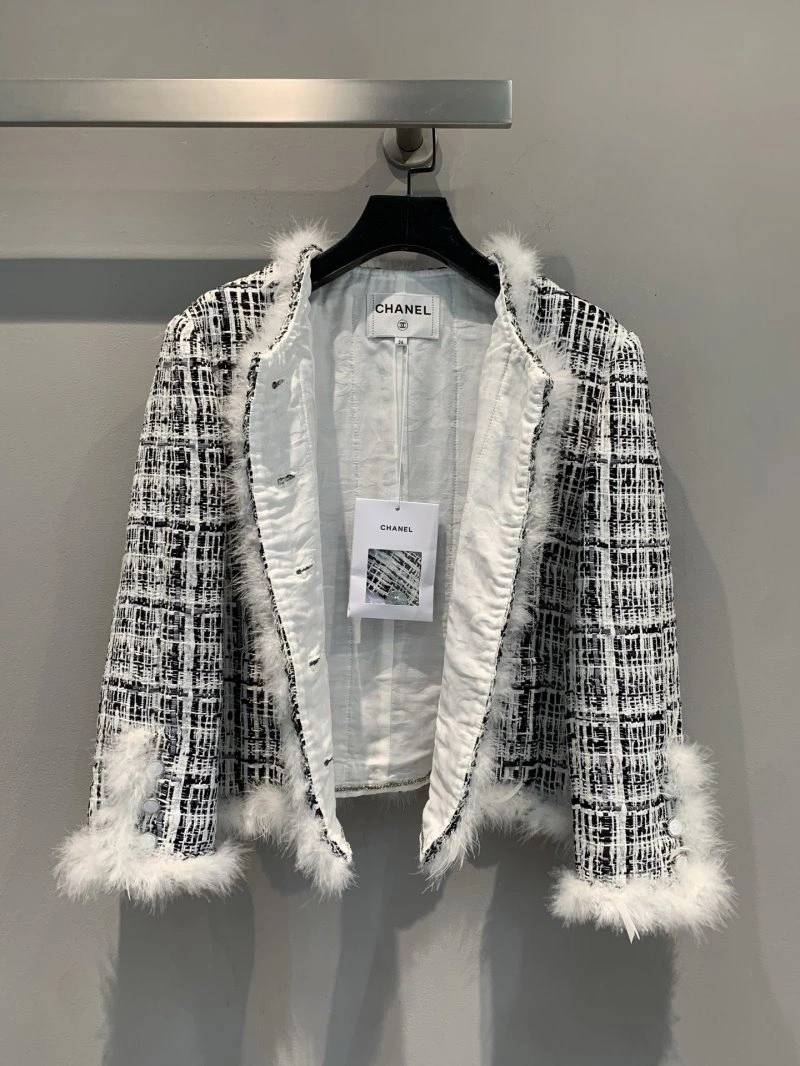 Bargain Chanel Outwear