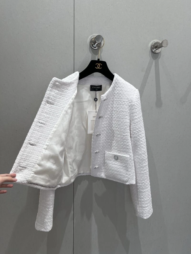 Bargain Chanel Outwear