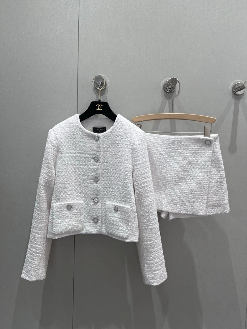 Bargain Chanel Outwear
