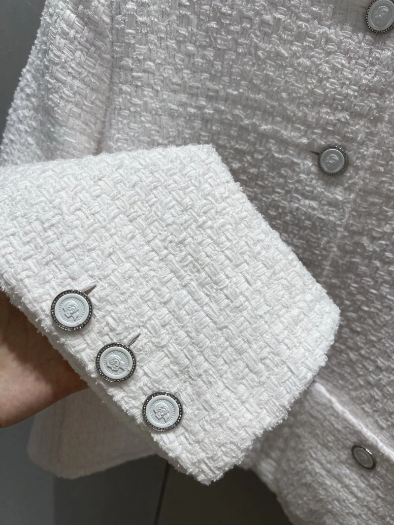 Bargain Chanel Outwear