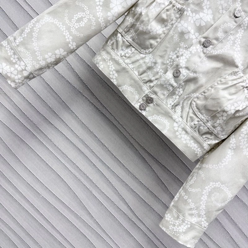 Bargain Chanel Outwear