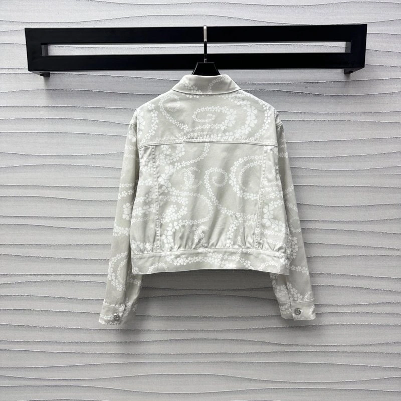 Bargain Chanel Outwear