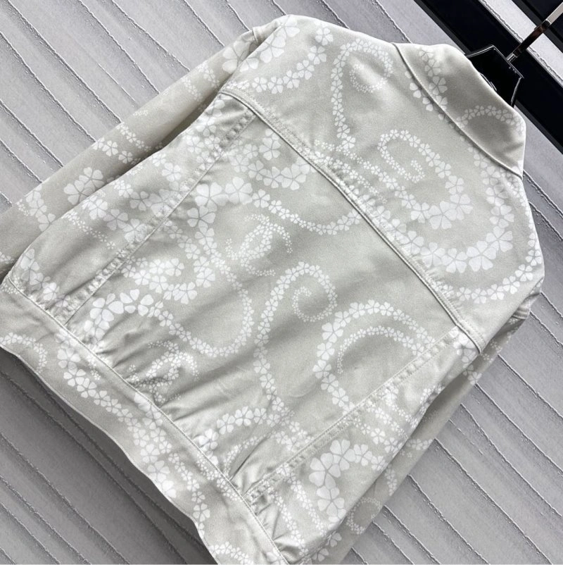 Bargain Chanel Outwear