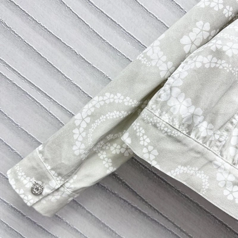 Bargain Chanel Outwear