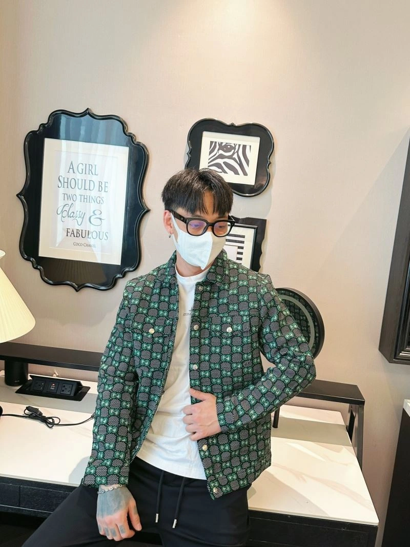 Bargain Chanel Outwear