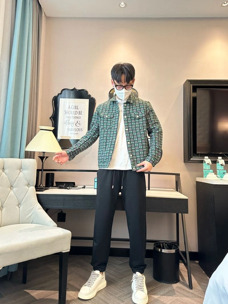 Bargain Chanel Outwear