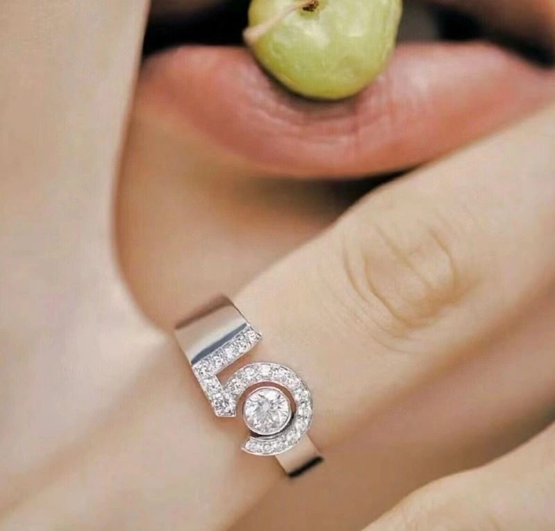 Top mirror Chanel Rings