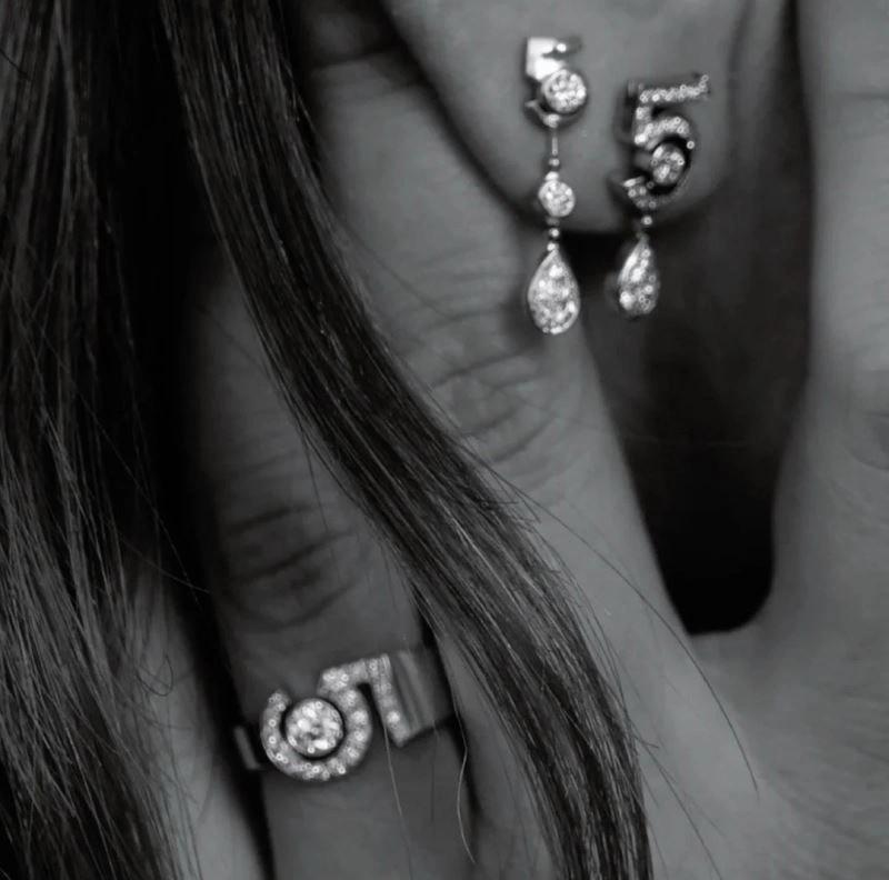 Top mirror Chanel Rings