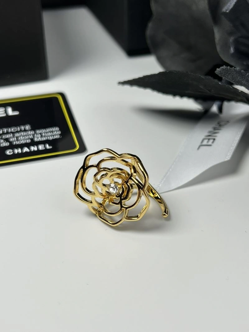 Top mirror Chanel Rings