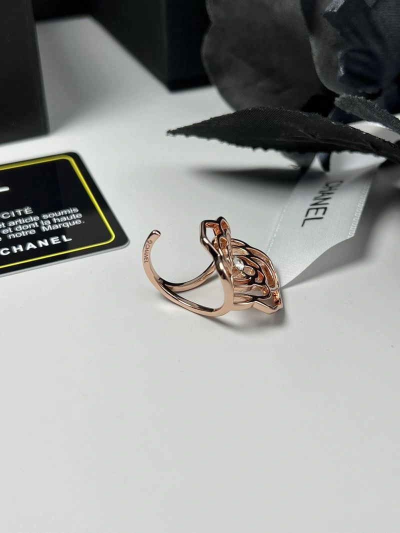 Top mirror Chanel Rings