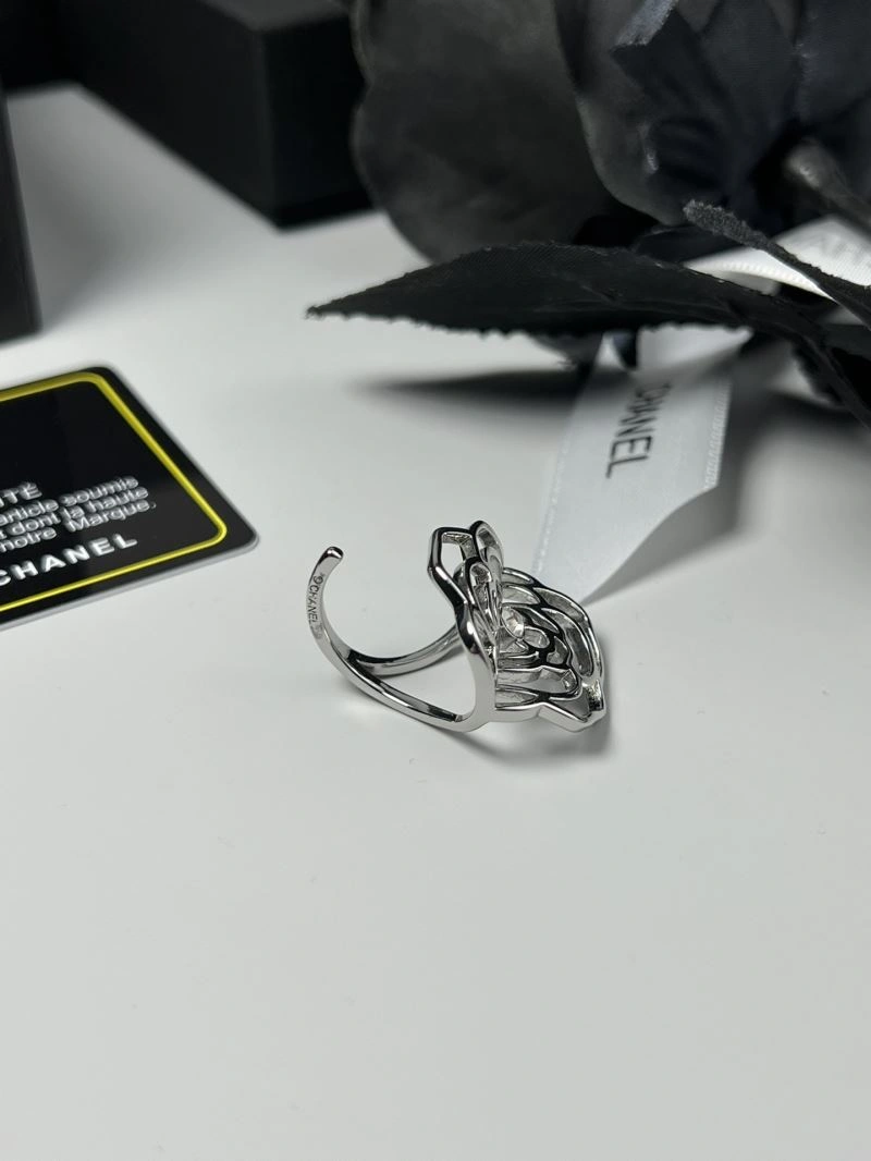 Top mirror Chanel Rings