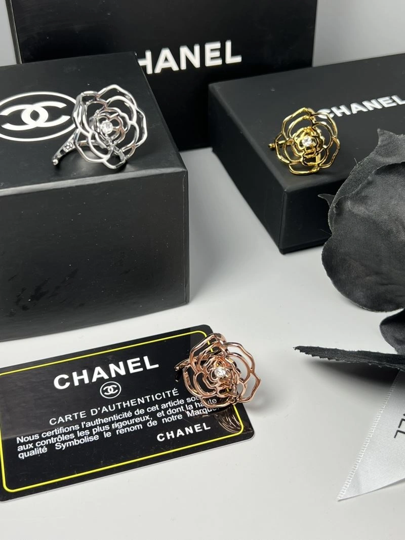 Top mirror Chanel Rings