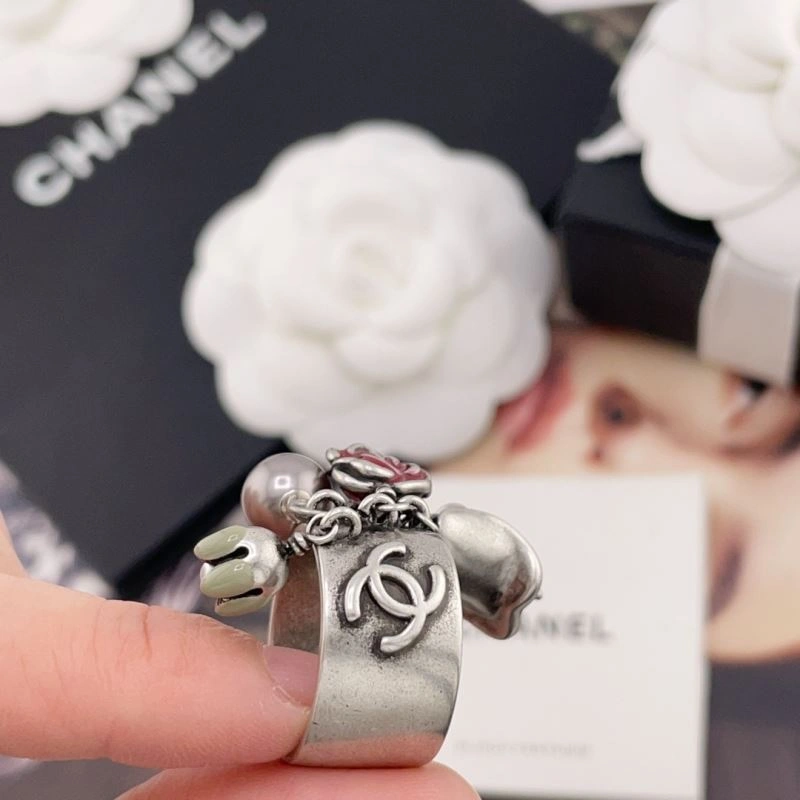 Top mirror Chanel Rings