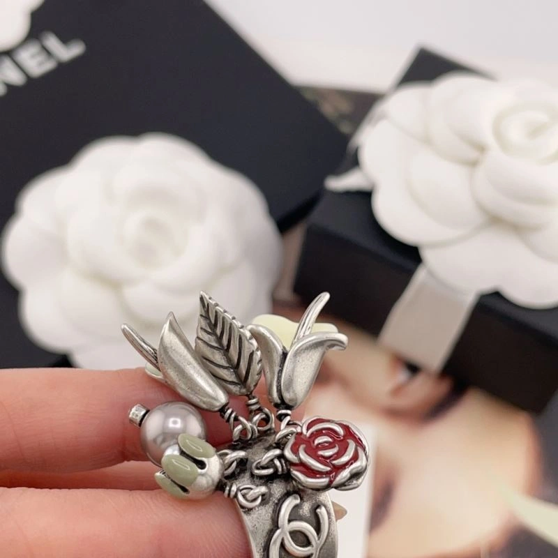 Top mirror Chanel Rings