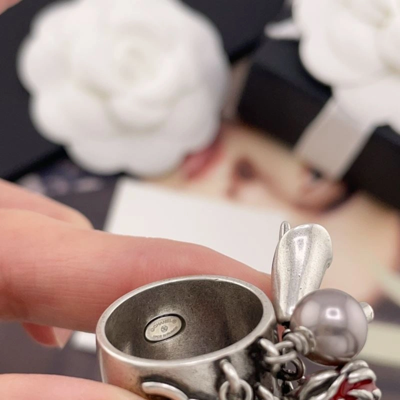 Top mirror Chanel Rings