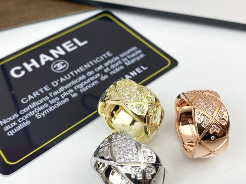 Top mirror Chanel Rings