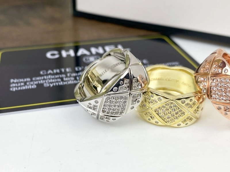 Top mirror Chanel Rings