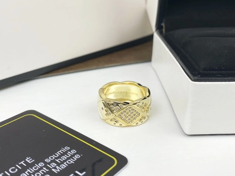 Top mirror Chanel Rings