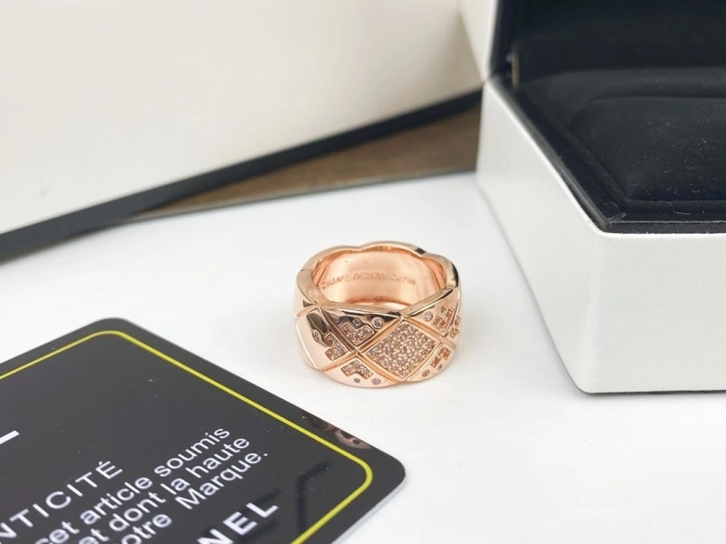Top mirror Chanel Rings