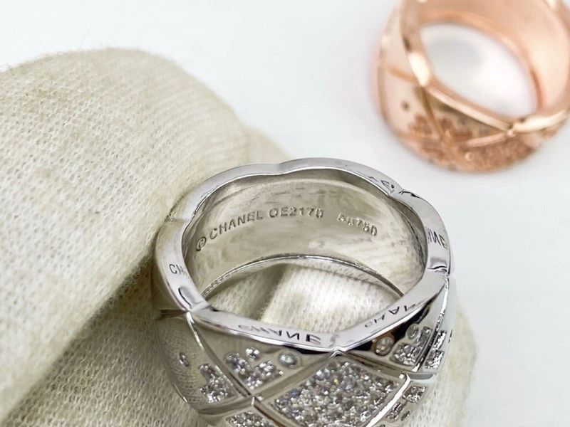 Top mirror Chanel Rings