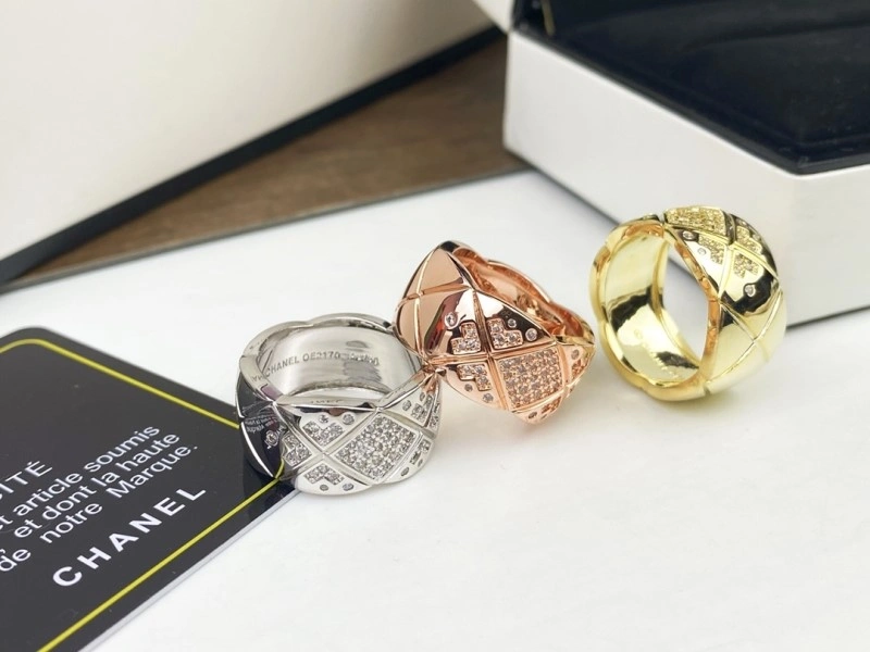 Top mirror Chanel Rings
