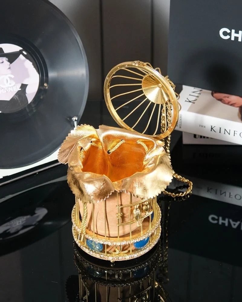 Top mirror Chanel Round Satchel