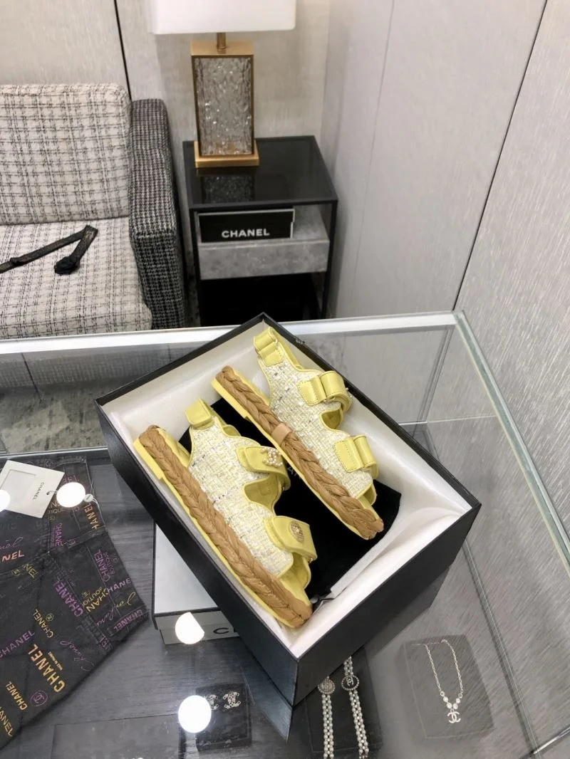Top match Chanel Sandals