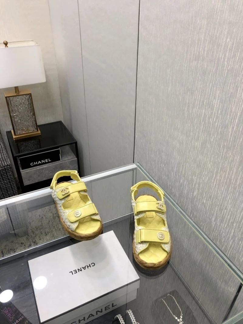 Top match Chanel Sandals