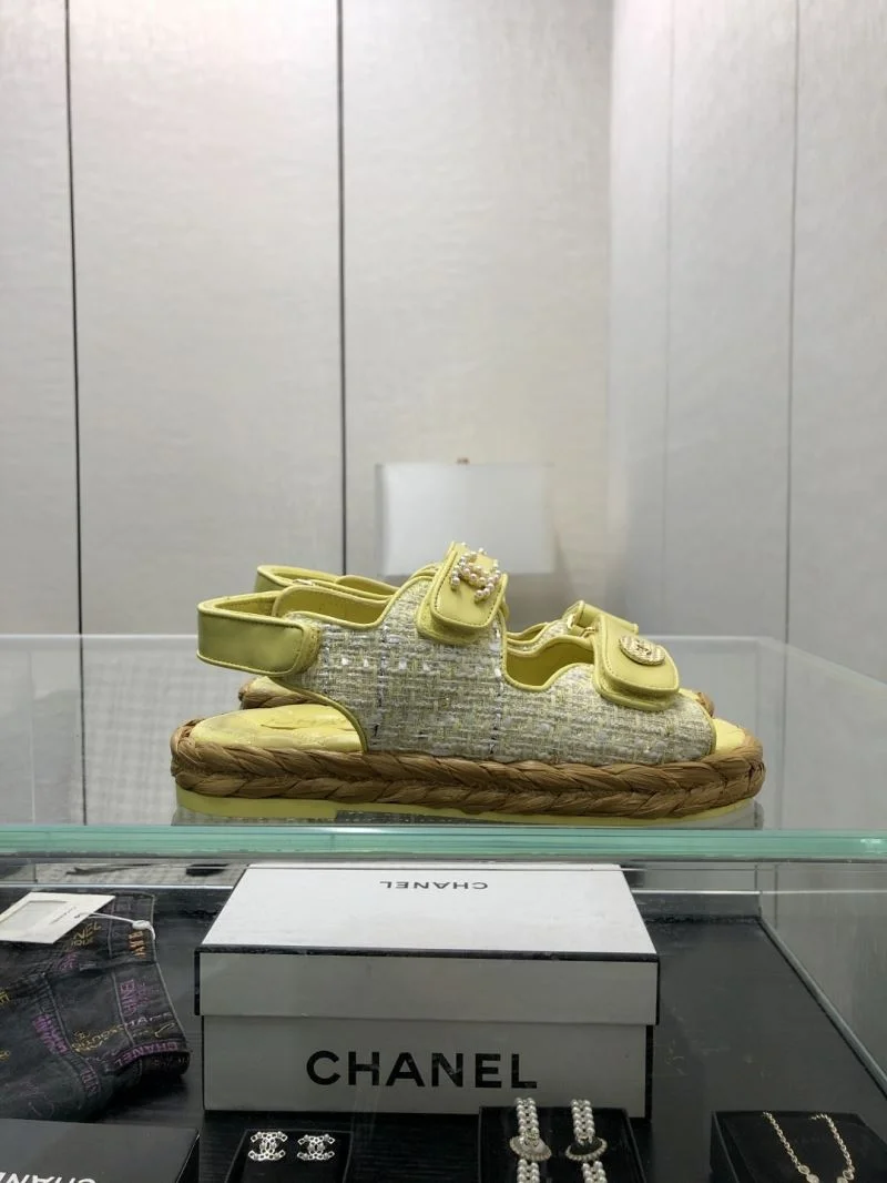 Top match Chanel Sandals