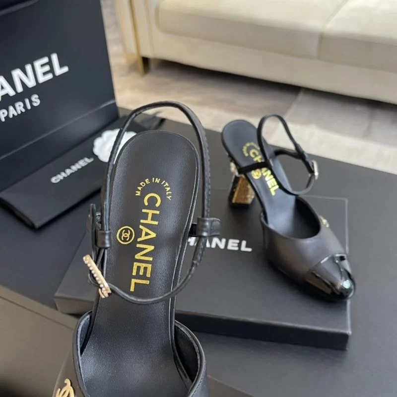 Top mirror Chanel Sandals