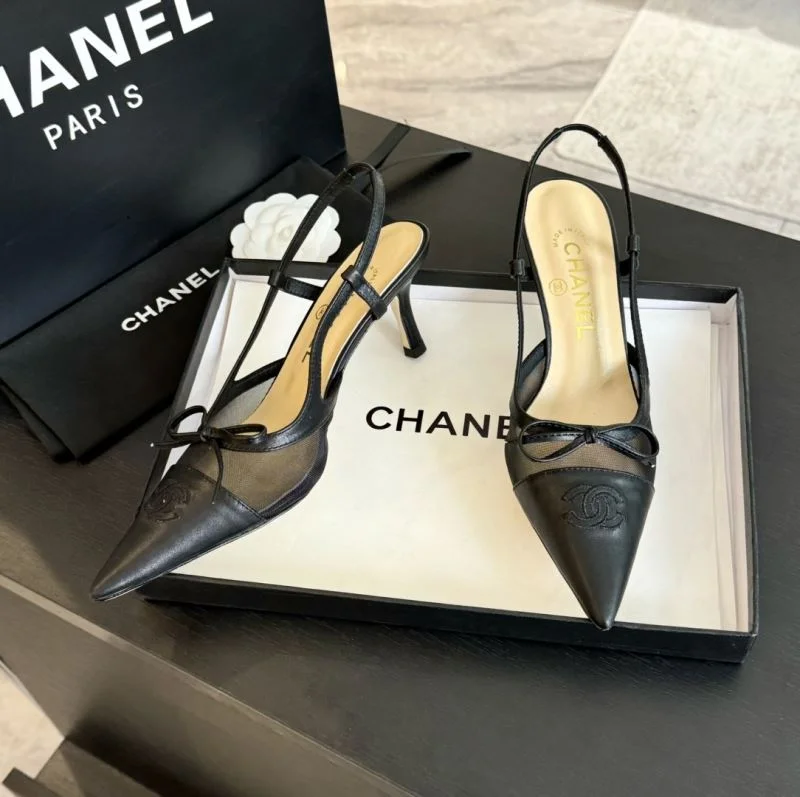 Top match Chanel Sandals