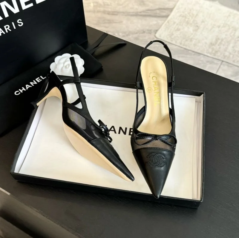 Top match Chanel Sandals
