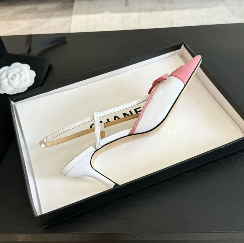 Top match Chanel Sandals
