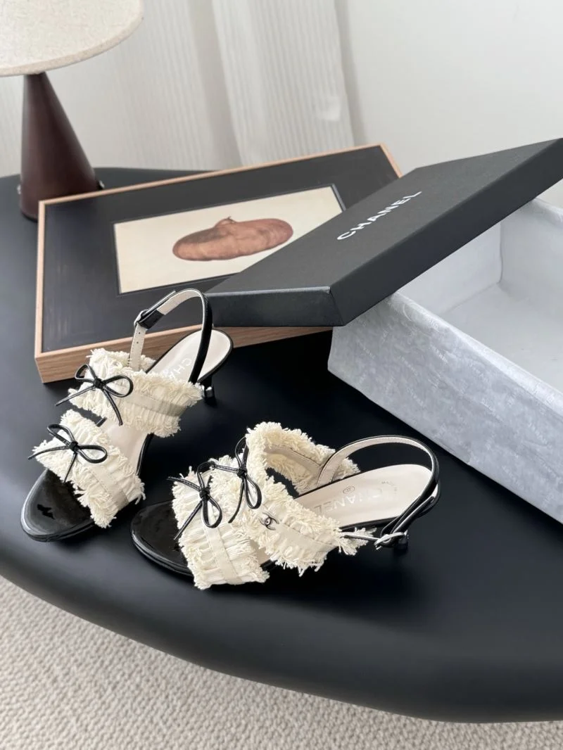 Top match Chanel Sandals