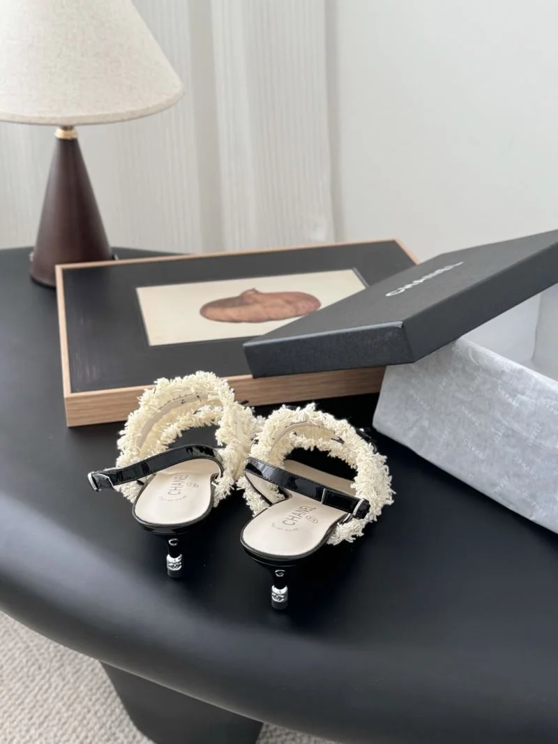Top match Chanel Sandals