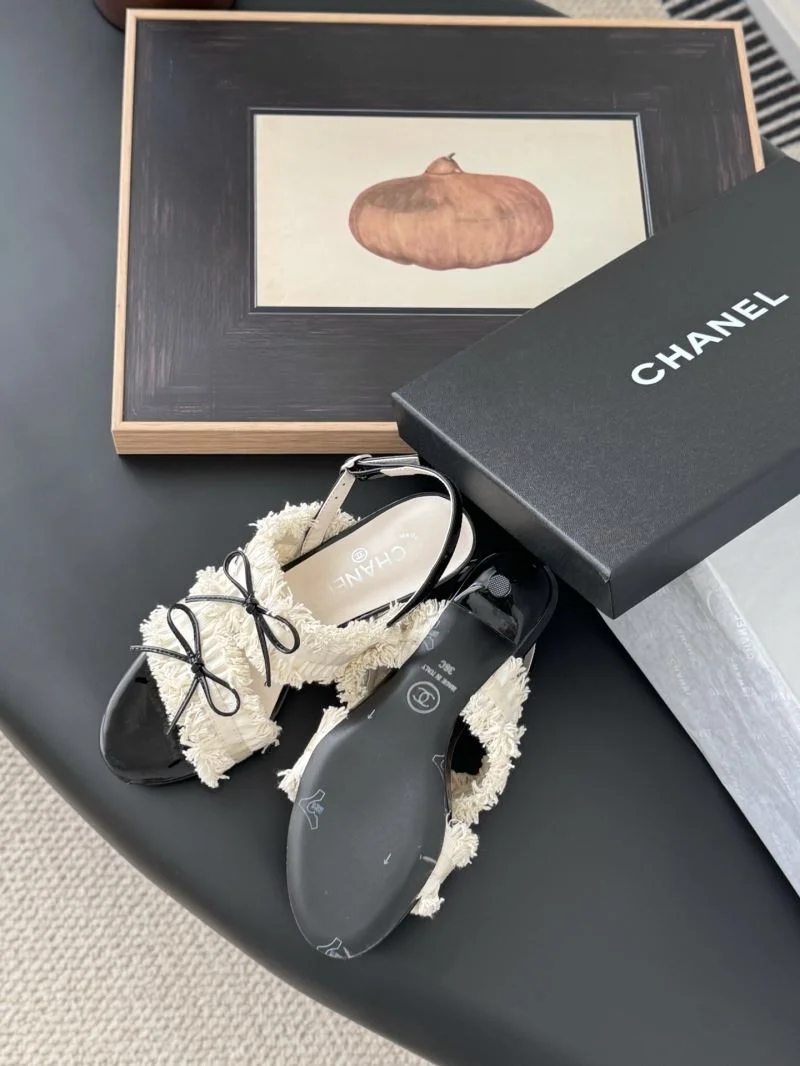 Top match Chanel Sandals