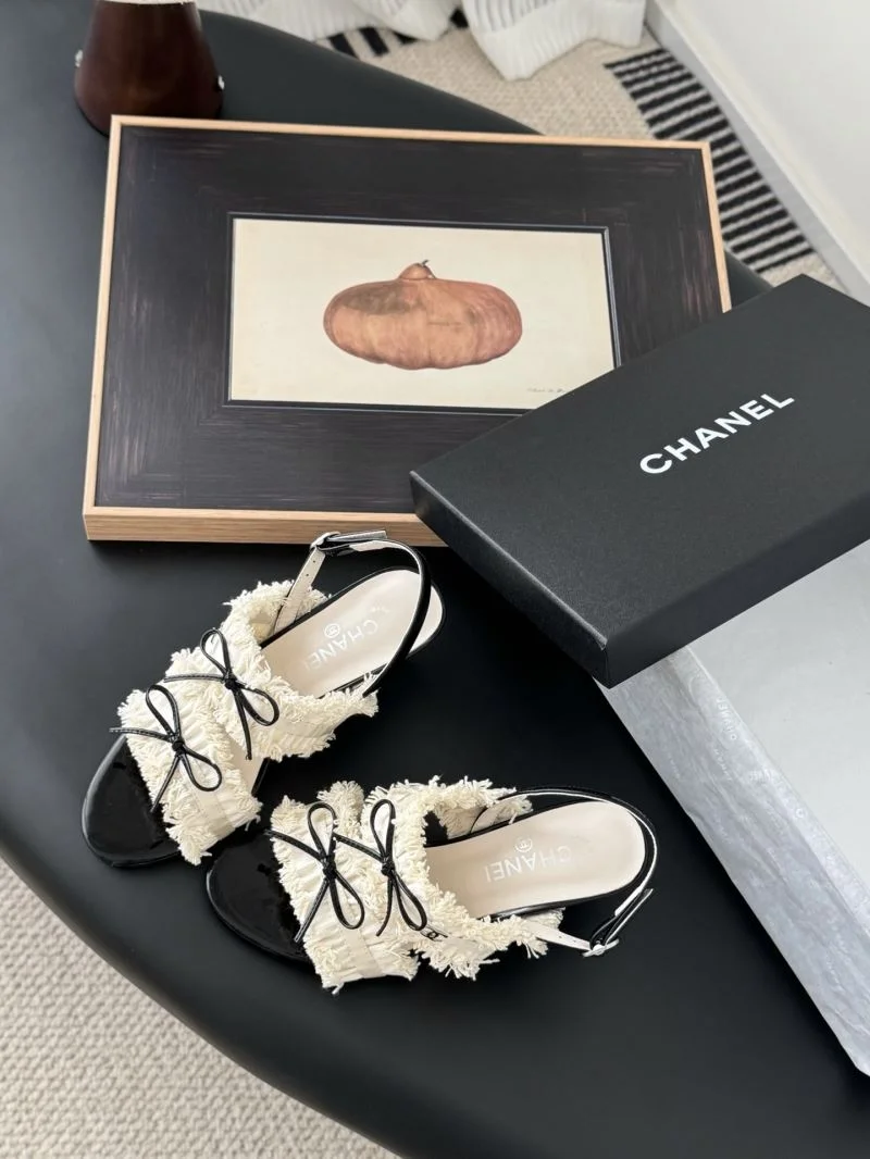Top match Chanel Sandals