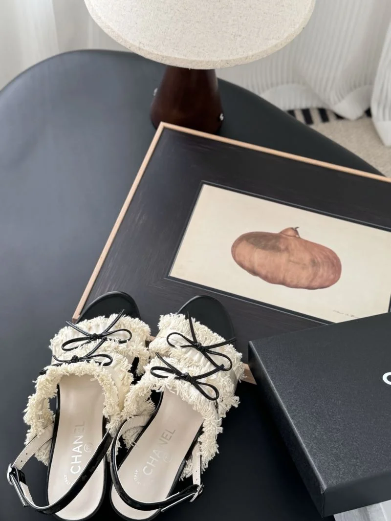 Top match Chanel Sandals