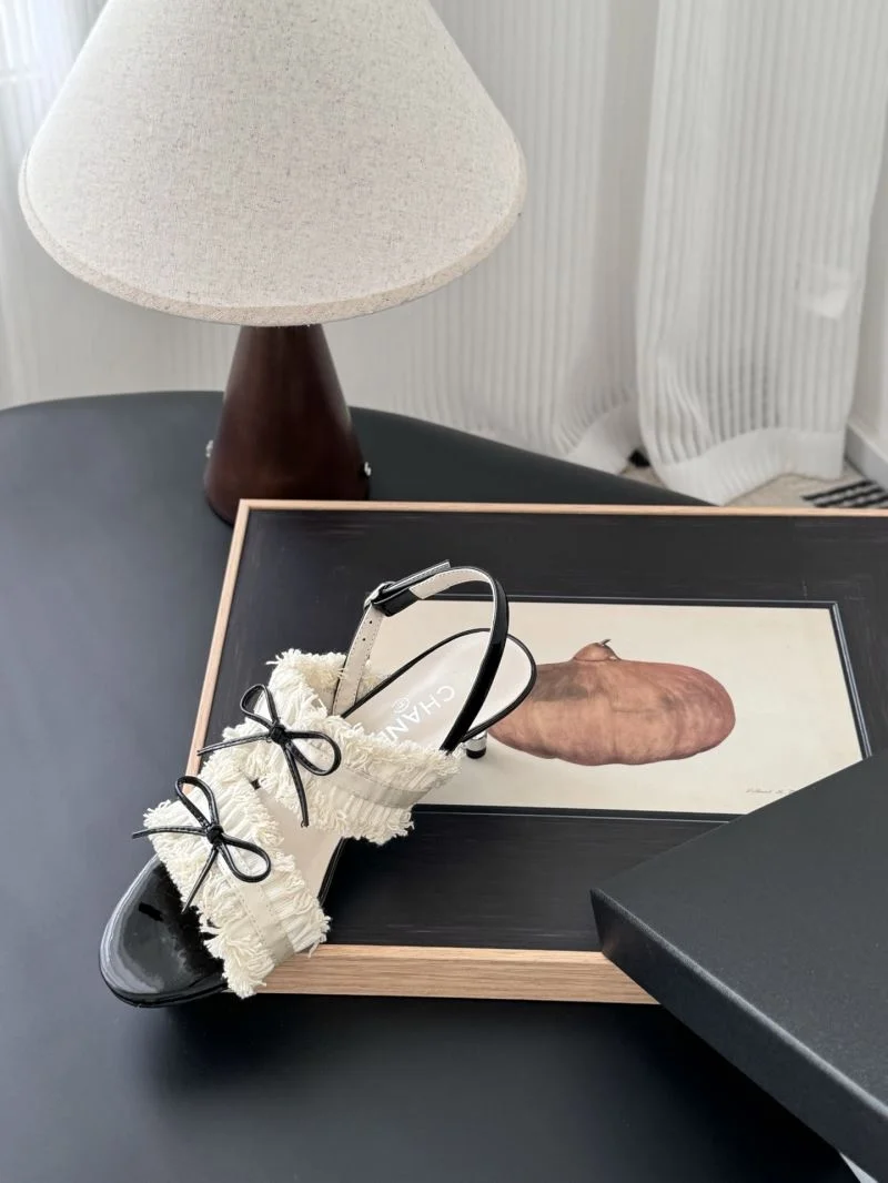 Top match Chanel Sandals