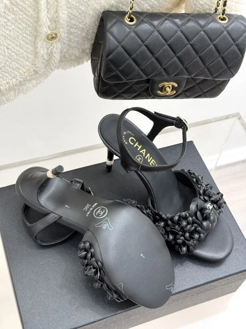 Top mirror Chanel Sandals