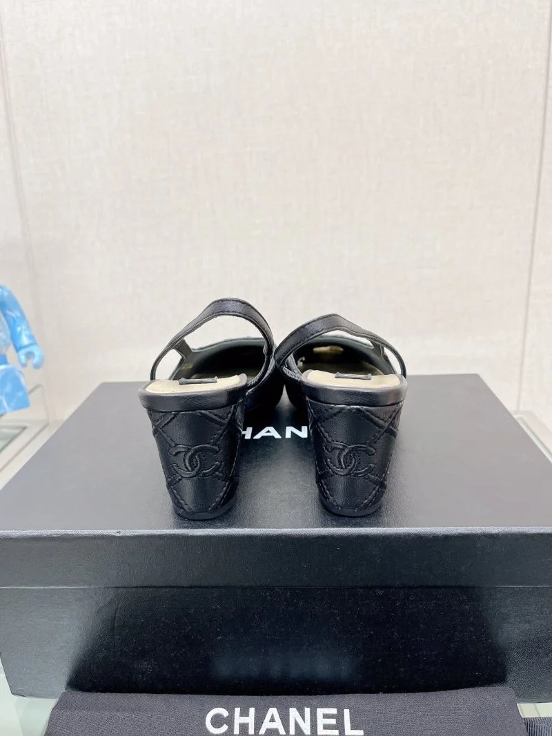 Top mirror Chanel Sandals