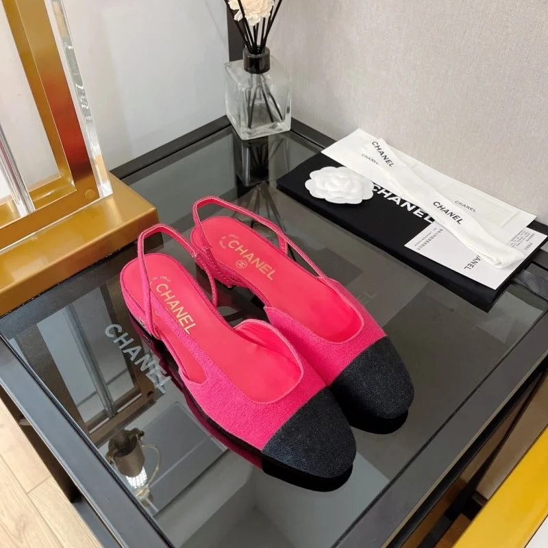Top match Chanel Sandals