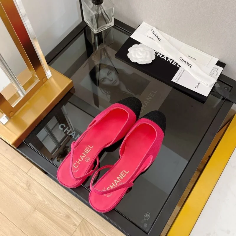 Top match Chanel Sandals