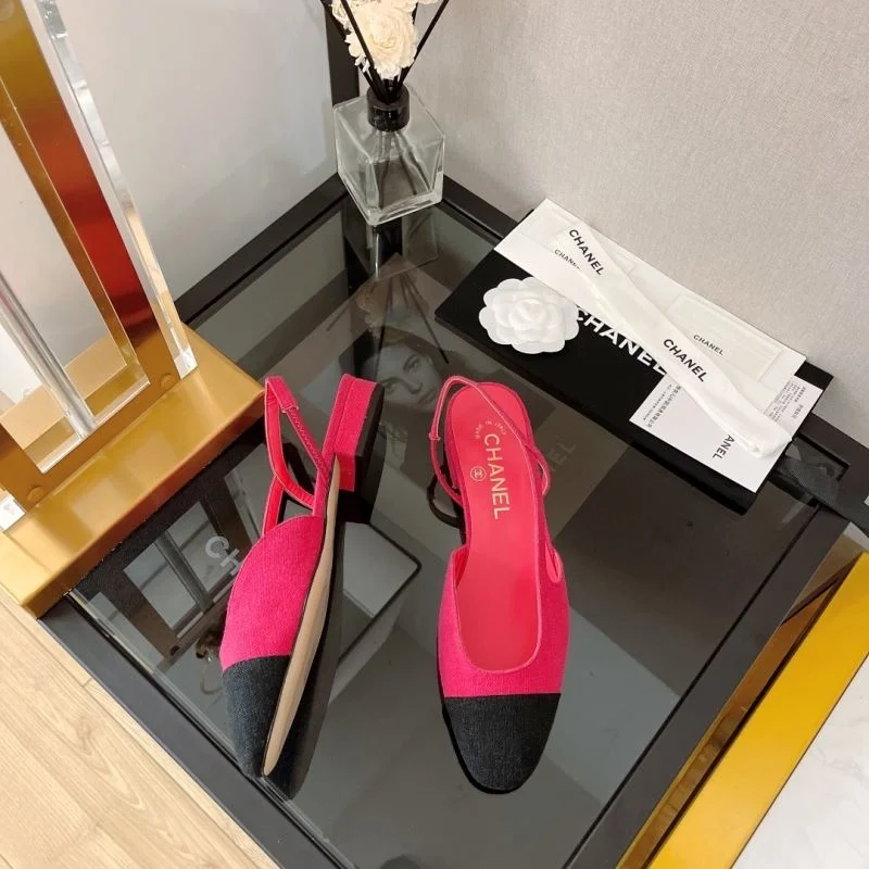 Top match Chanel Sandals