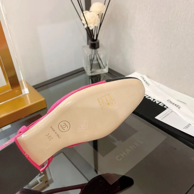 Top match Chanel Sandals