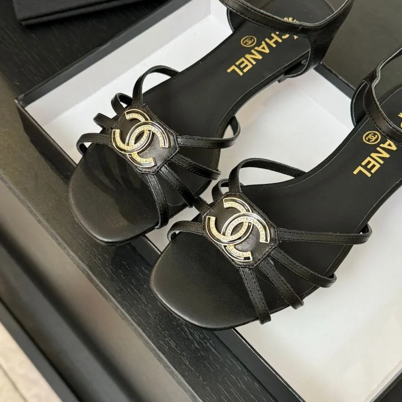 Top match Chanel Sandals