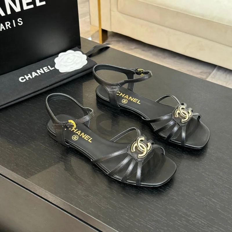Top match Chanel Sandals
