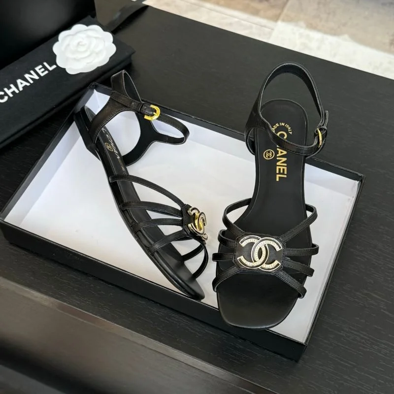 Top match Chanel Sandals