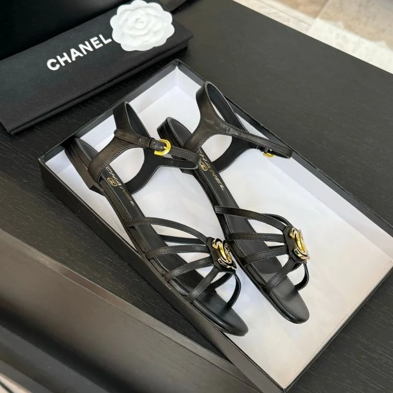 Top match Chanel Sandals